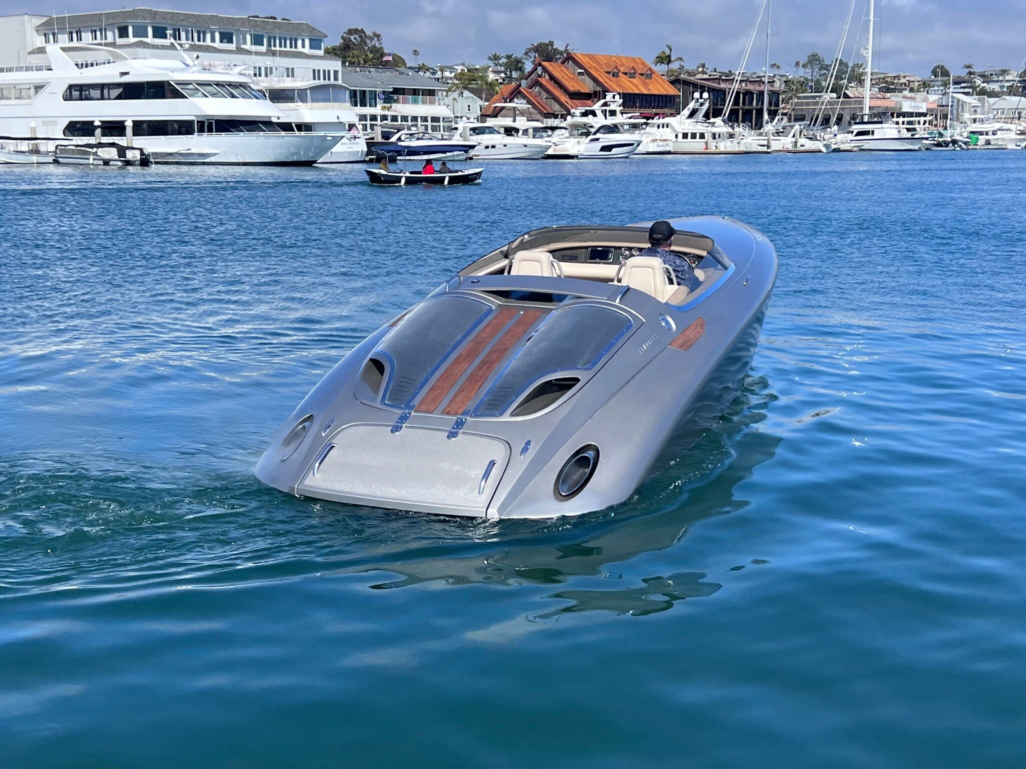 Fearless Porsche Boat - THE FINDGROUP